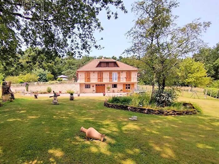 Maison à vendre - Milhac-de-Nontron - 9 pièces - 4 chambres