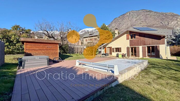 Maison à vendre - Saint-Jean-de-Maurienne - 8 pièces - 5 chambres