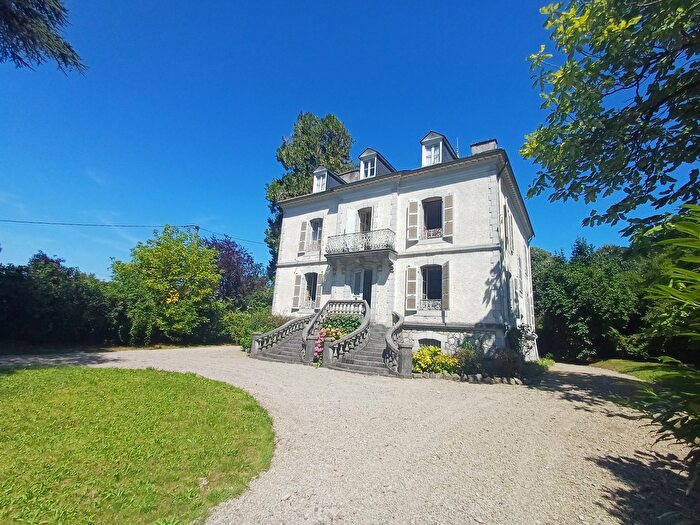 Louvie-Juzon : Maison 9 pièces à vendre