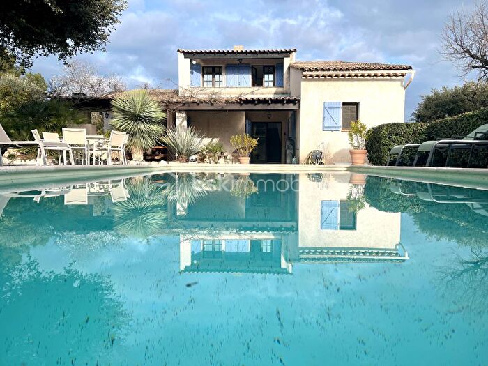 Maison à vendre - Bagnols-en-Forêt - 5 pièces - 4 chambres