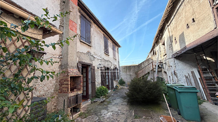 Boinville-en-Mantois : Maison 11 pièces à vendre