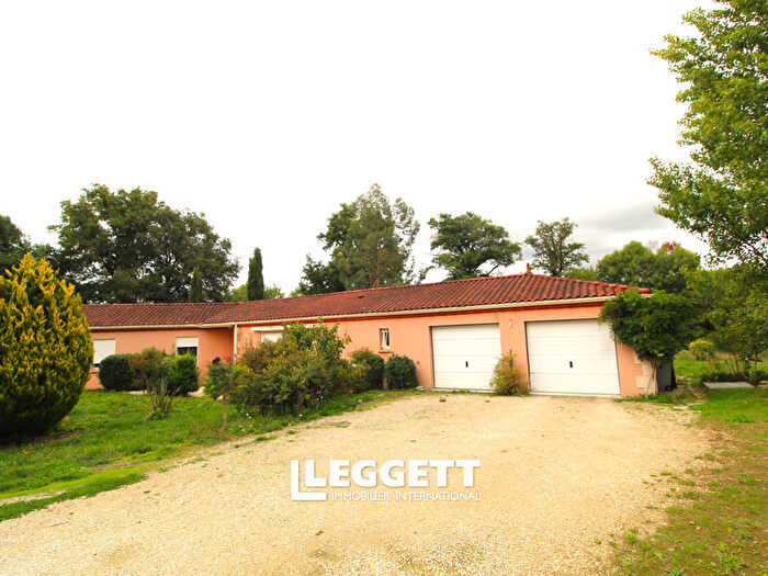 Maison à vendre - Chabanais - 9 pièces - 5 chambres