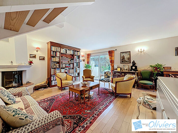 Maison à vendre - Voisins-le-Bretonneux - 7 pièces - 5 chambres