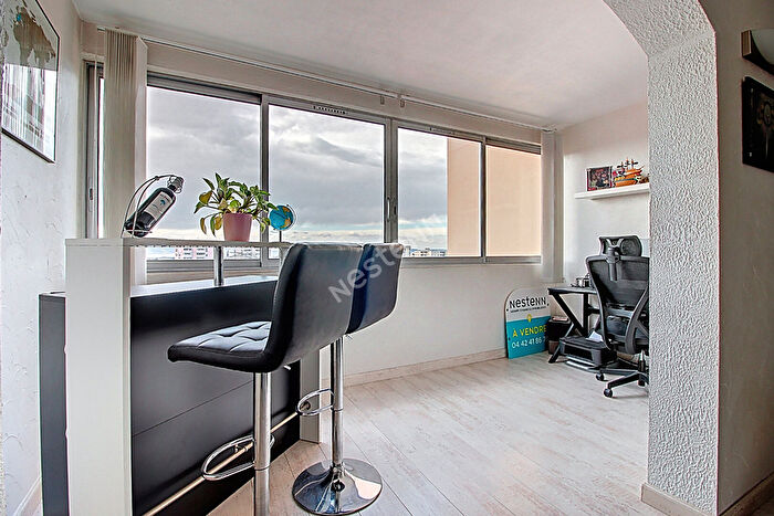 Appartement à vendre - Vitrolles - 4 pièces - 2 chambres