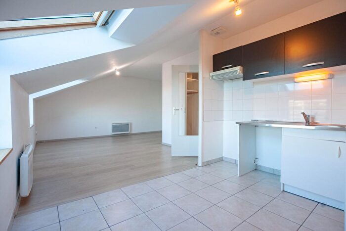 Maisons à vendre et appartements à louer - 1
