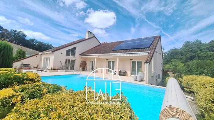 Maison 7 pièces à Saint-Victurnien, à vendre