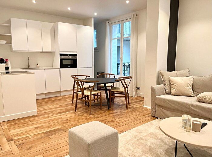 Appartement à louer - Porte Dauphine, Paris ème arrondissement - 2 pièces - 1 chambre