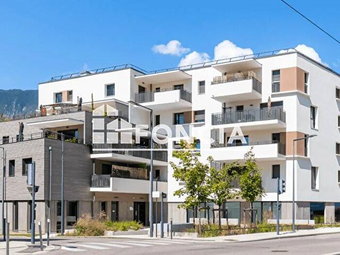 Appartement à louer - Barnave-Saint Robert, Saint-Égrève - 3 pièces - 2 chambres