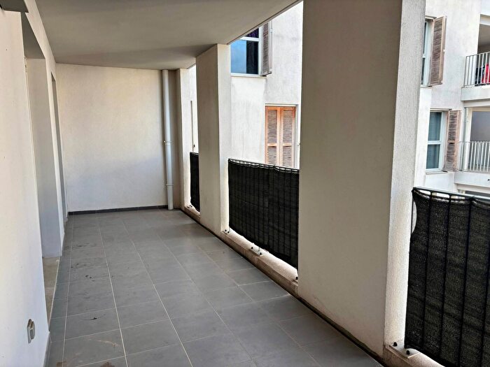 Appartement à louer - Marseille ème arrondissement - 4 pièces - 3 chambres