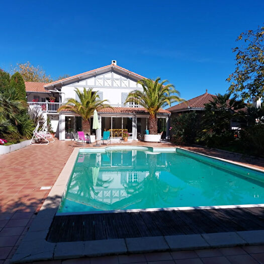 Maison à vendre - Hagetmau - 9 pièces - 4 chambres