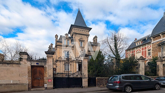 Maison à vendre - Compiègne, Les Veneurs - 12 pièces - 4 chambres