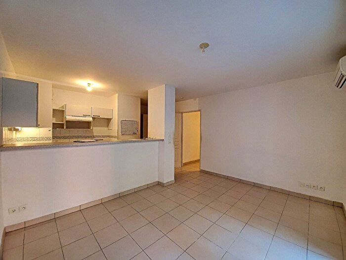 Appartement à louer - Lamalou-les-Bains - 2 pièces - 1 chambre