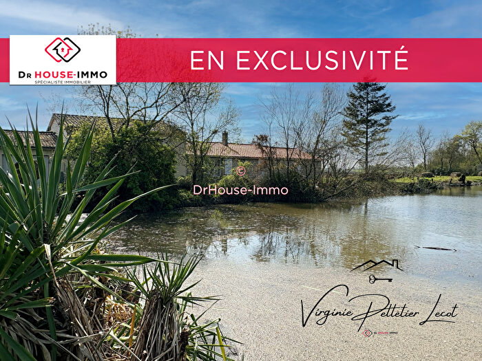 Maison à vendre - Le Poiré-sur-Velluire - 5 pièces - 4 chambres