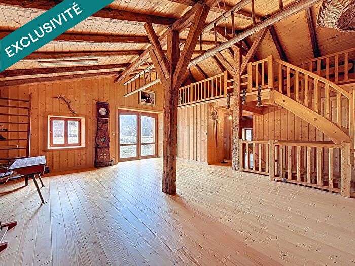 Maison 9 pièces à Lajoux, à vendre