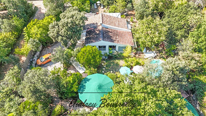 Maison à vendre - Saint-Maximin-la-Sainte-Baume, Vérane - 7 pièces - 2 chambres