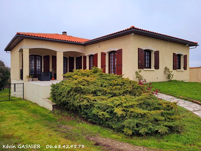 Maison à vendre - Ruelle-sur-Touvre - 7 pièces - 4 chambres