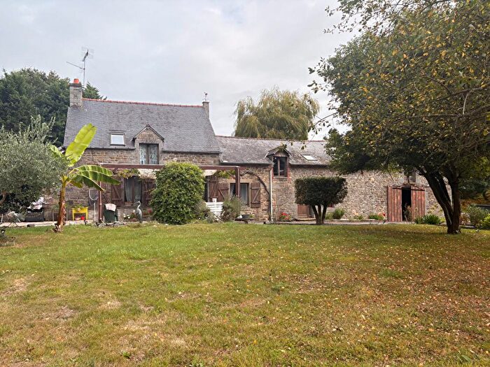 Maison à vendre - Combourg - 8 pièces - 5 chambres