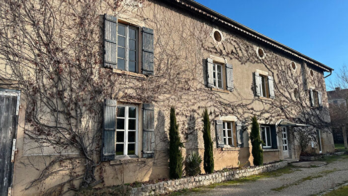 Maison à vendre - Eyzin-Pinet - 7 pièces - 5 chambres