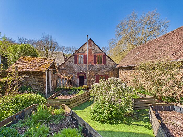 Maison 14 pièces à vendre - Ségur-le-Château