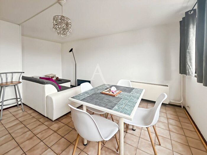 Appartement à louer - Saint Clément-Jardin des Plantes-Grammont, Rouen - 1 pièce