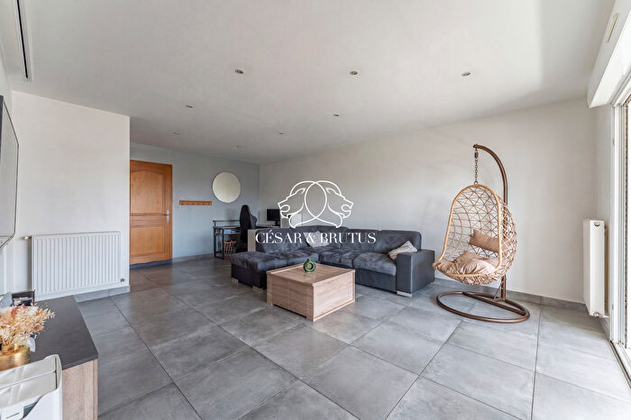 Appartement à vendre - Chassieu - 4 pièces - 3 chambres