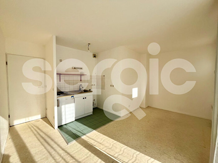 Appartement à louer - Amiens, Saint-Honoré, Jeanne dArc - 1 pièce