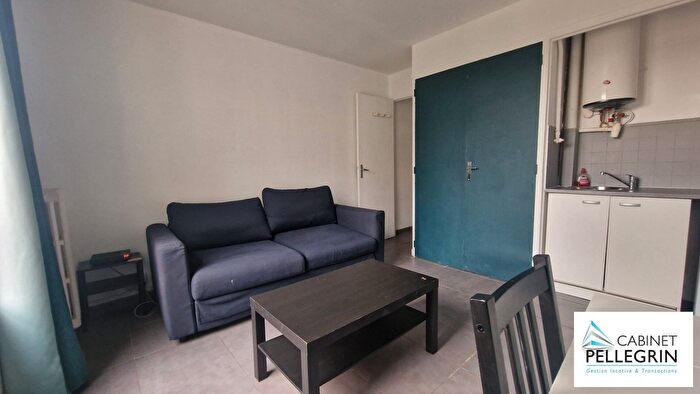 Appartement à louer - Saint Charles, Marseille er arrondissement - 1 pièce