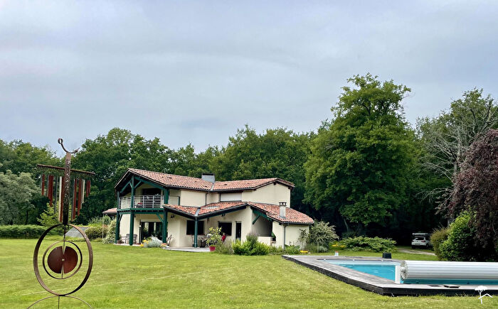 Maison à vendre - Saint-Symphorien - 10 pièces - 5 chambres