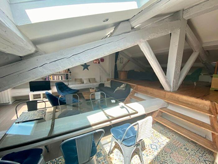 Appartement à louer - La Balance-Palais des Papes, Avignon - 3 pièces - 2 chambres