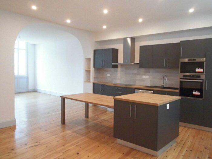 Appartement à louer - École Joseph Bara-Groupe scolaire Carnot-Hôtel de Ville, Agen - 3 pièces