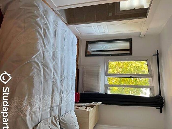 Appartement à louer - Croix Luizet, Villeurbanne - 1 pièce - 4 chambres