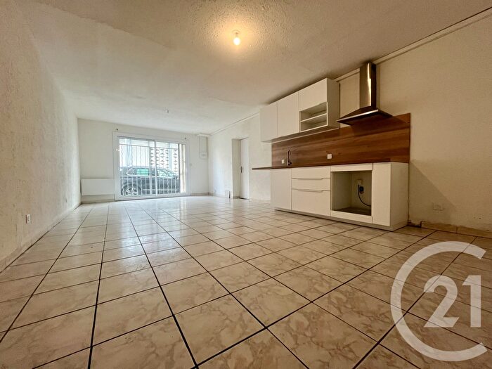 Appartement à louer - Alès, Centre-ville - 2 pièces - 1 chambre