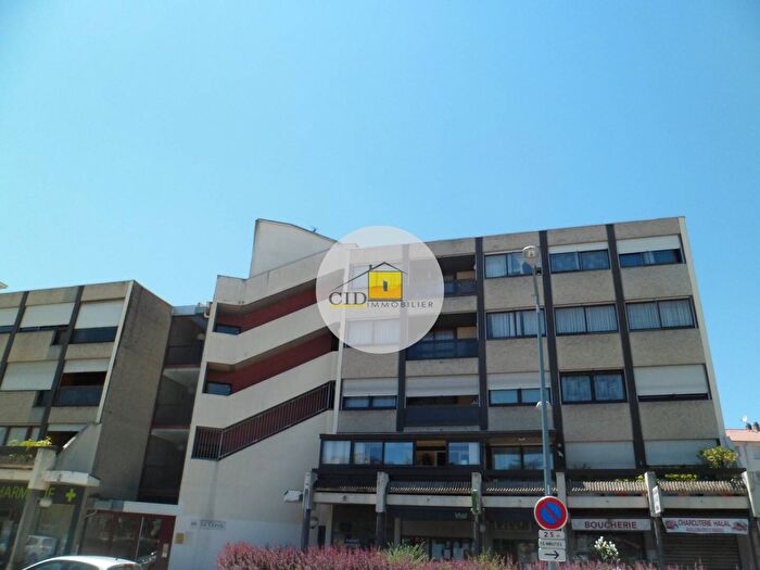 Appartement à louer - Moulin à Vent-Ernest Renan, Vénissieux - 2 pièces - 1 chambre