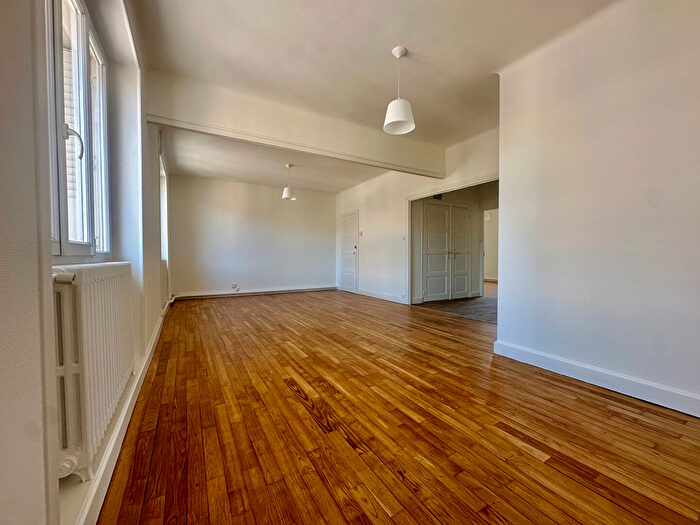 Brive-la-Gaillarde, Centre-ville, Pont Cardinal, Champanatier : Appartement 3 pièces à louer