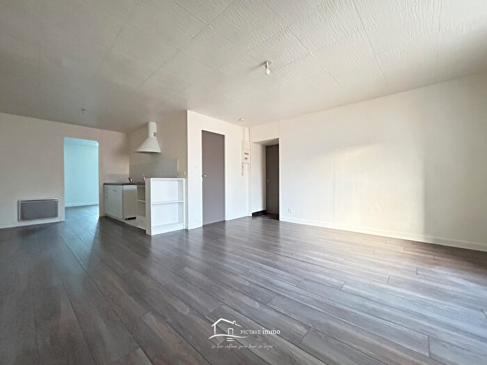 Appartement à louer - Lusignan - 2 pièces - 1 chambre