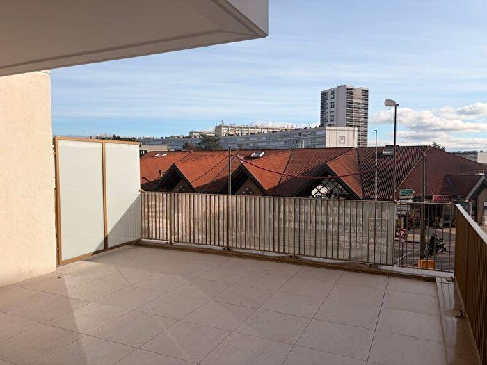 Appartement à louer - Le Centre-Centre Ville, Roanne - 2 pièces - 1 chambre