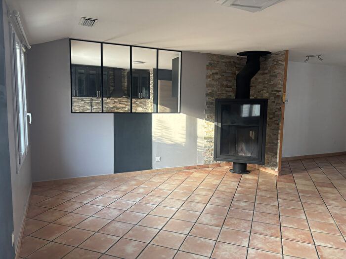 Maison à louer - Solliès-Pont - 4 pièces - 3 chambres