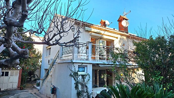 Maison à vendre - Cavalaire-sur-Mer, Centre-ville - 6 pièces - 3 chambres