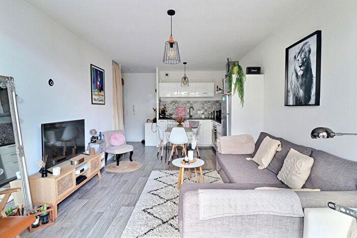 Appartement à vendre - Sainte-Geneviève-des-Bois - 3 pièces - 2 chambres