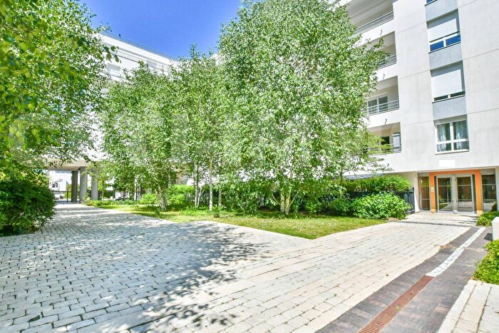 Appartement à louer - Hôtel de Ville, Courbevoie - 4 pièces - 3 chambres