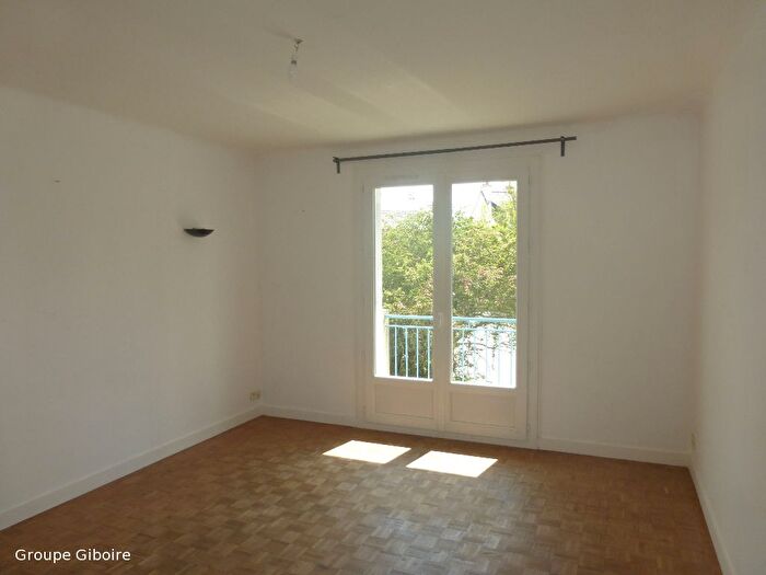 Appartement à louer - Quartiers Centre, Saint-Hélier, Gare - 3 pièces - 2 chambres
