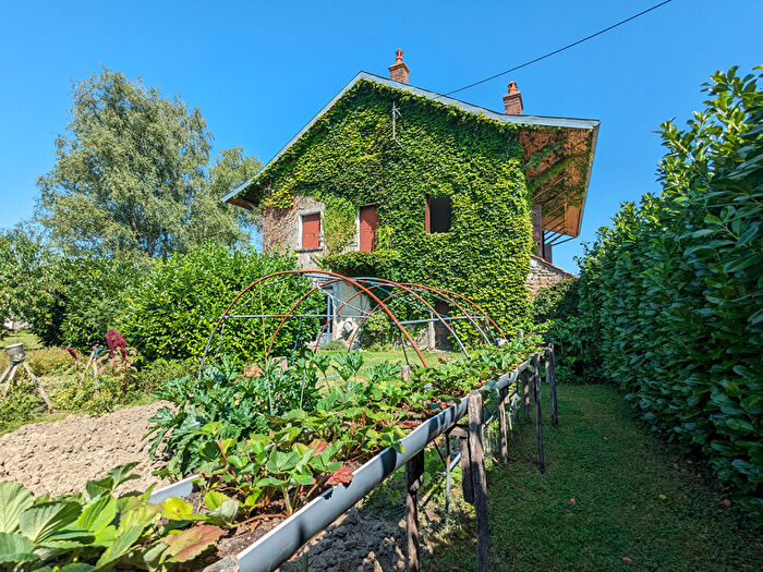 Saint-Seine-en-Bâche : Maison 8 pièces à vendre