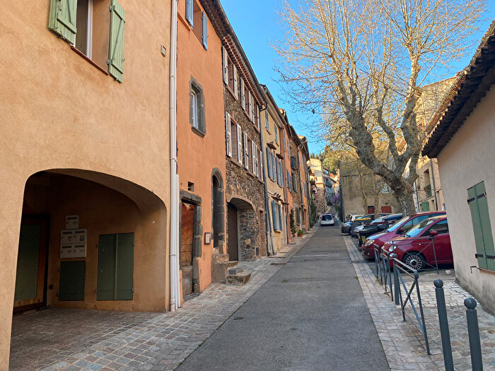 Cogolin, Centre-ville, Subeiran, Pas de Grimaud - Appartement 3 pièces à louer