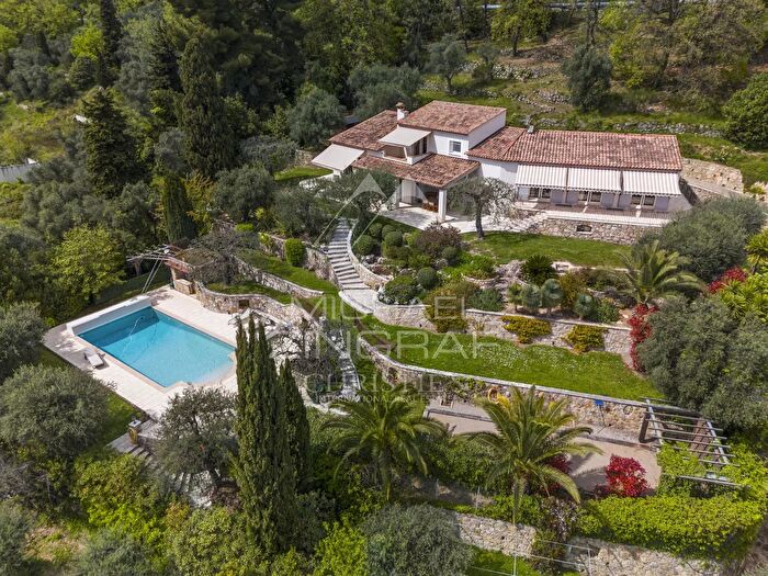 Maison à vendre - Châteauneuf-Grasse - 9 pièces - 5 chambres