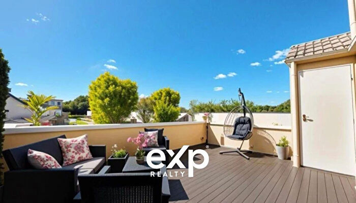 Appartement à vendre - Bailly-Romainvilliers - 5 pièces - 4 chambres