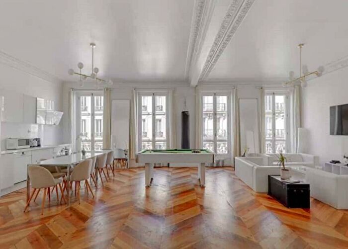 Appartement à louer - Trudaine-Maubeuge, Paris ème - 4 pièces - 3 chambres