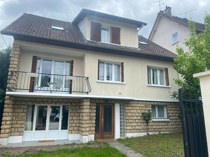 Hôtel de Ville, Saint-Cyr-lécole - Appartement 1 pièce à louer
