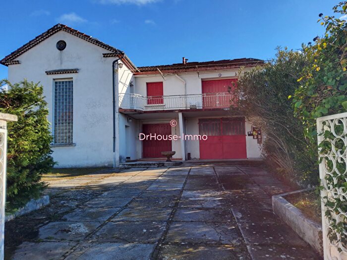 Maison 7 pièces à Saint-Julien-les-Rosiers, à vendre