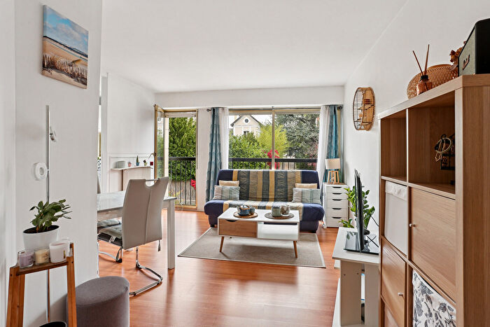 Garches, Porte Jaune, Petit Garches : Appartement 2 pièces à vendre