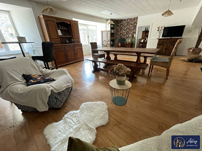 Maison à vendre - Apchon - 5 pièces - 3 chambres